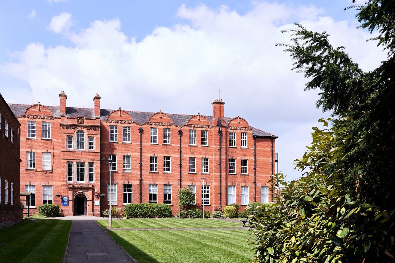 Study At Crewe Campus - Apollo Buckingham Health Science Campus